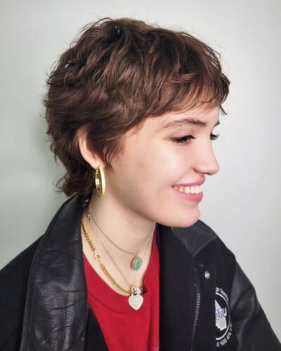 Mixie cut: conheça o corte de cabelo curto que mistura o mullet e o pixie